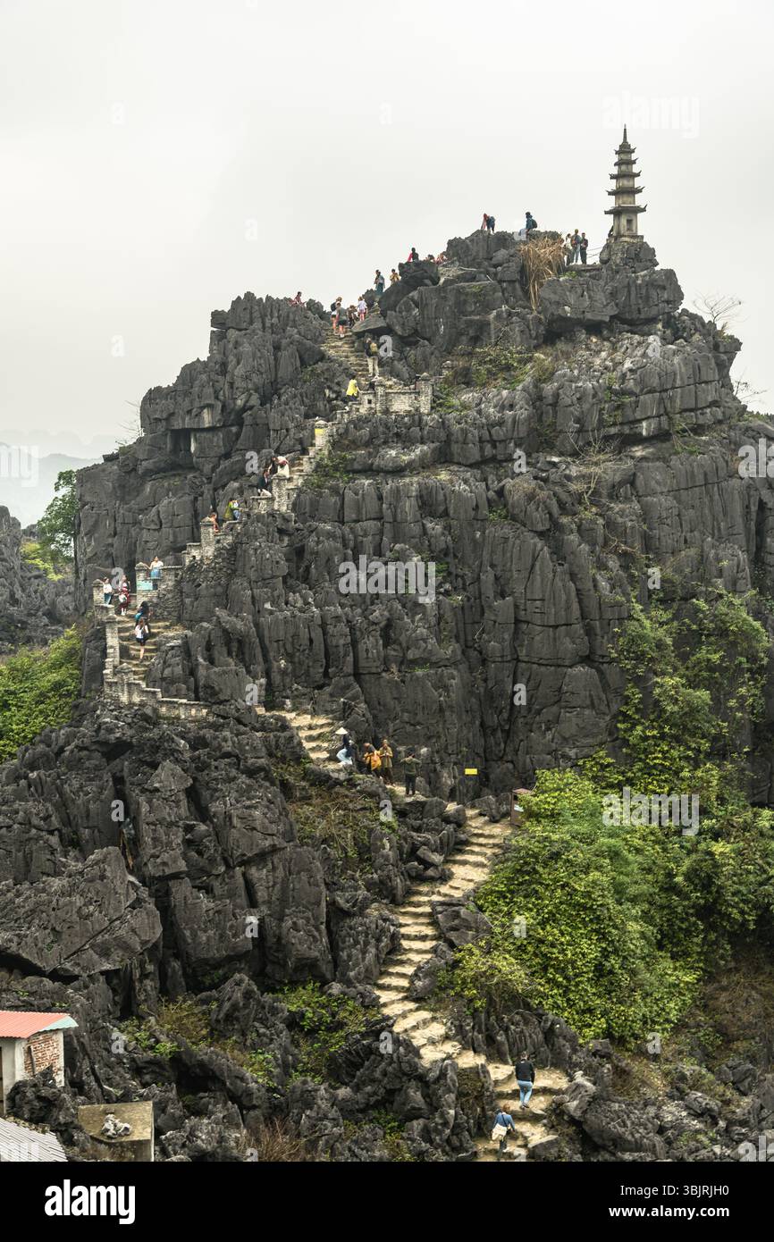 The view from Hang Mua Viewpoint or Nui Ngoa Long (Lying Dragon ...