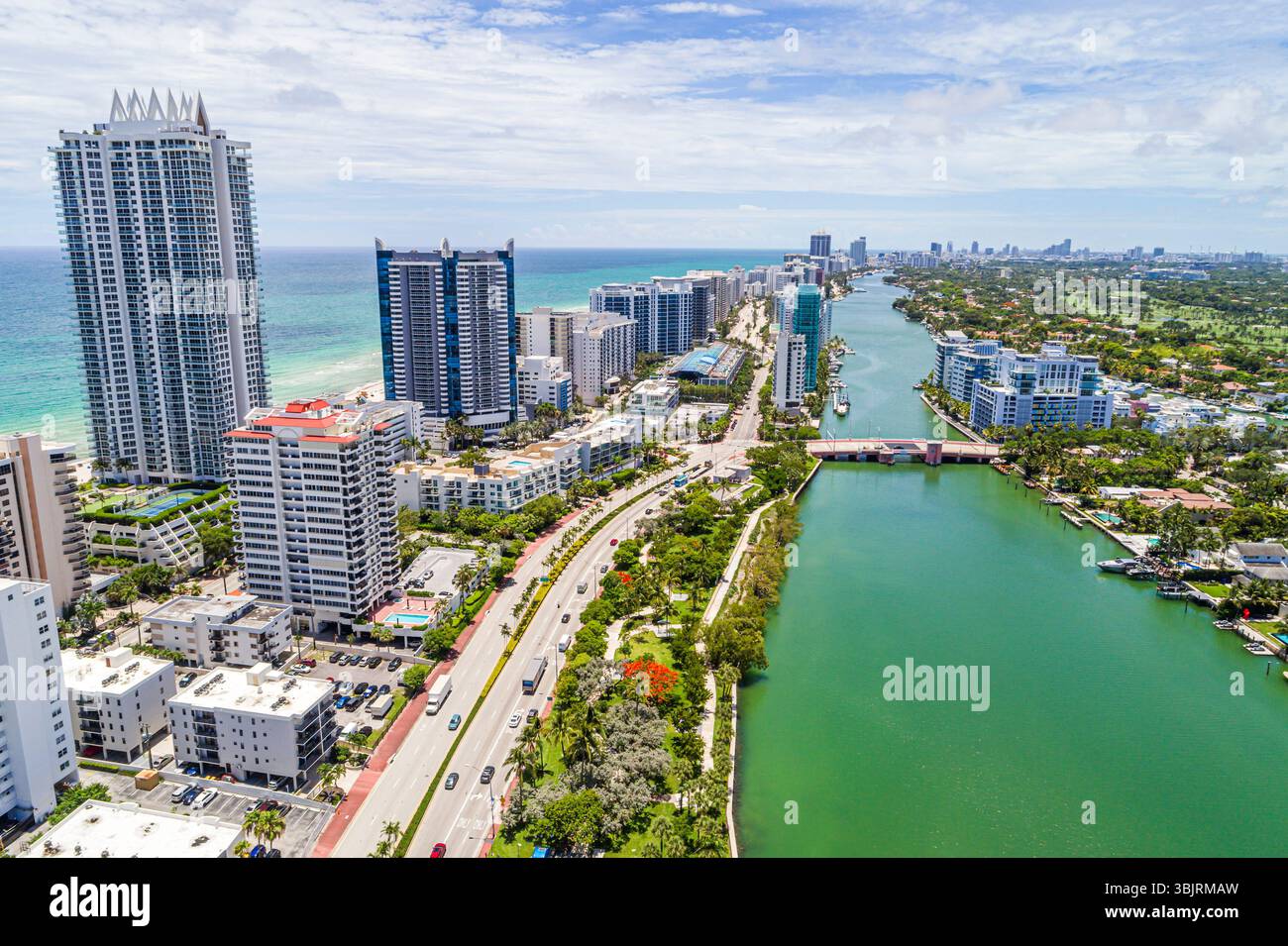 View walking street miami city hi-res stock photography and images - Alamy