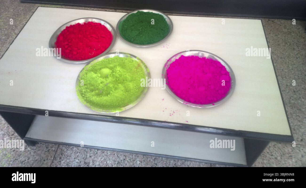 Very bright dyes on the Indian market, non-poisonous dyes before the ...