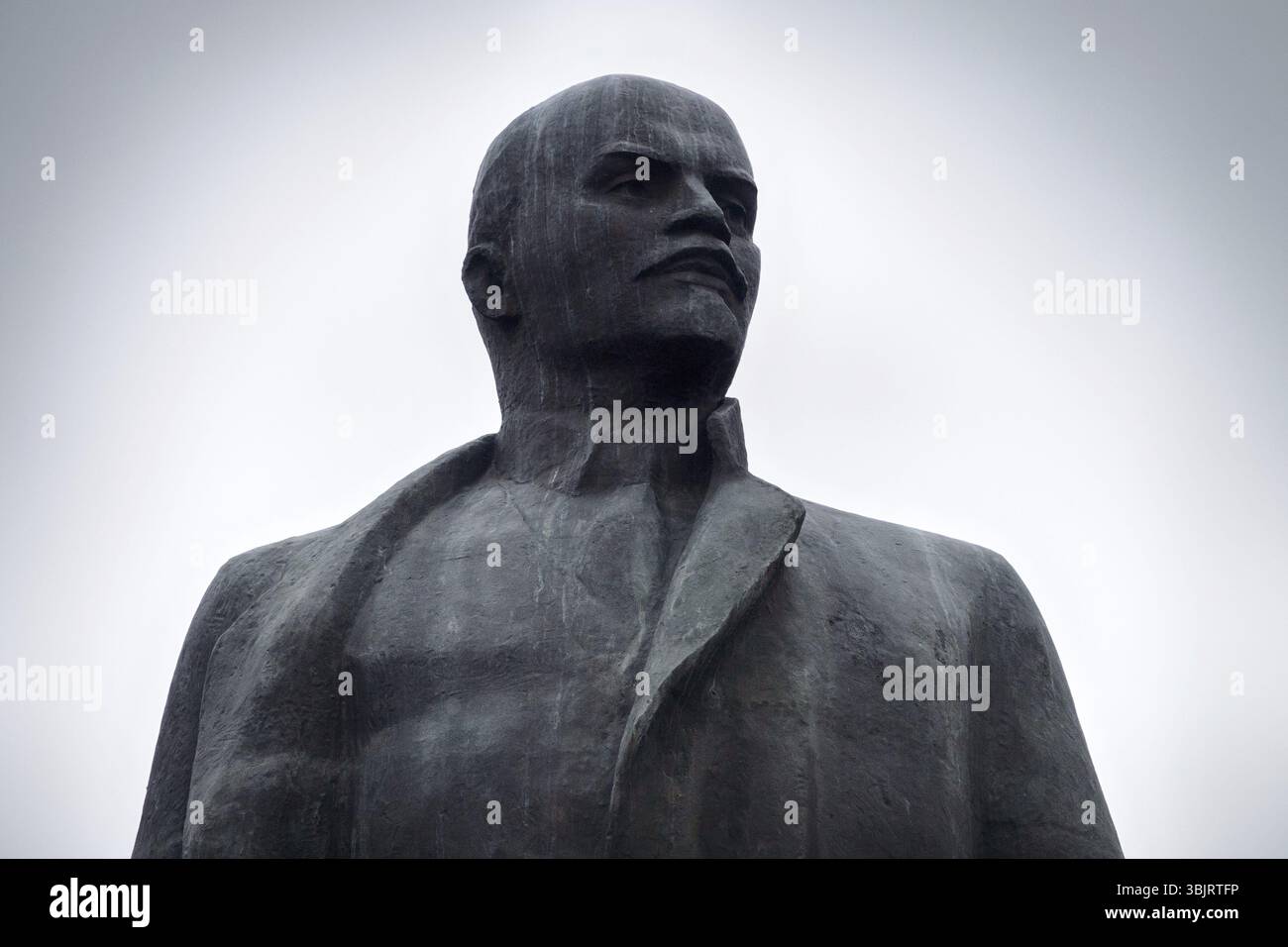 Bronze monument of Lenin. Monuments of the Soviet era Stock Photo - Alamy