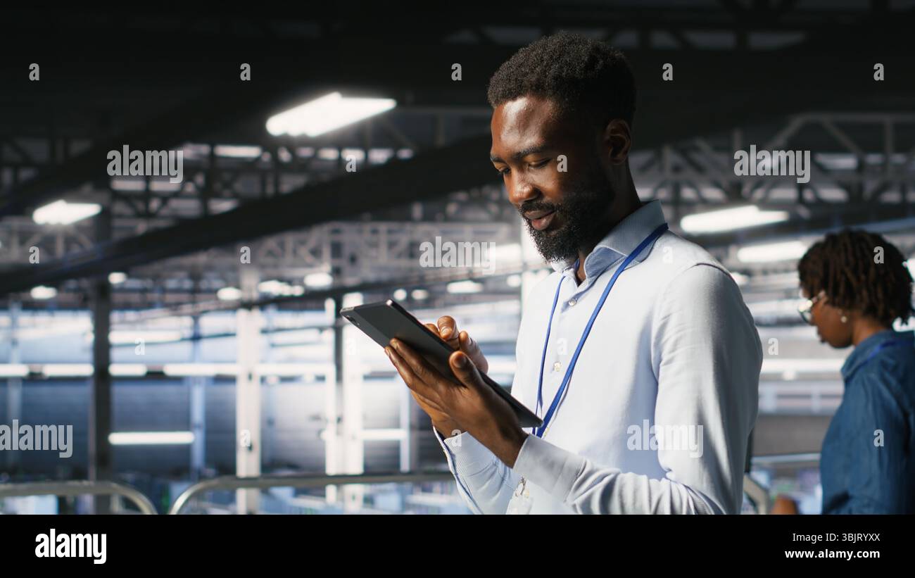 Programmer on data center platform hi-res stock photography and images - Alamy