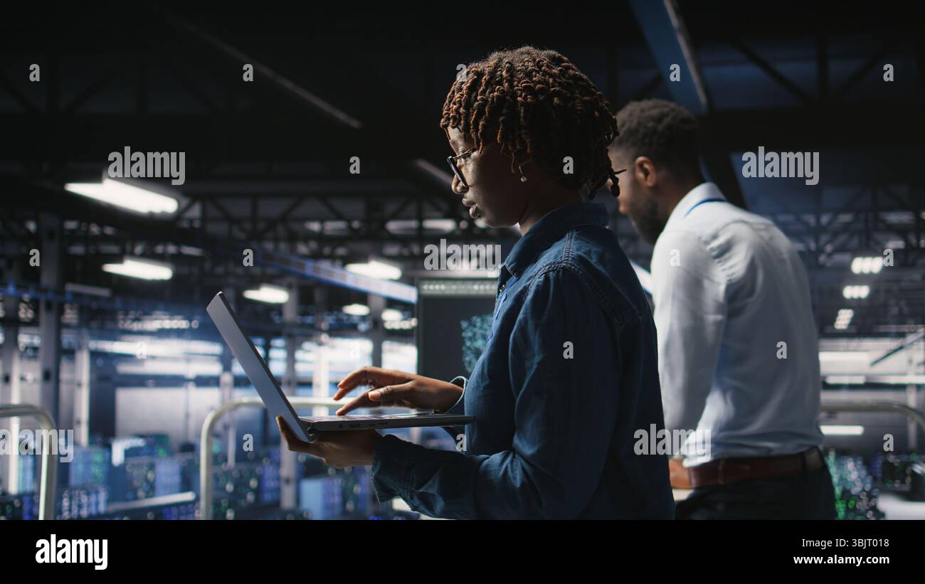 Data center upgrades hi-res stock photography and images - Alamy