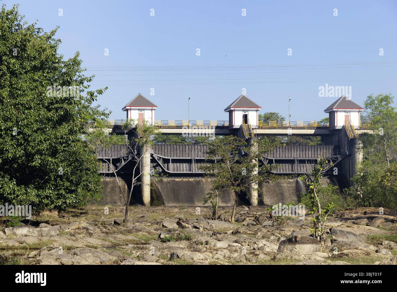 Hydroelectric dam, view from downstream. There are a lot of mayflies ...