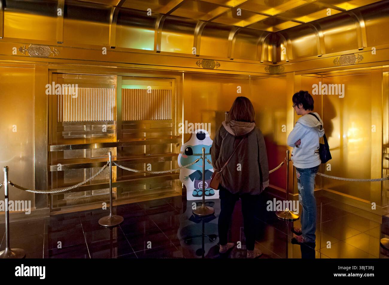 Golden interior of recreated Oda Nobunaga's Azuchi Castle from the ...