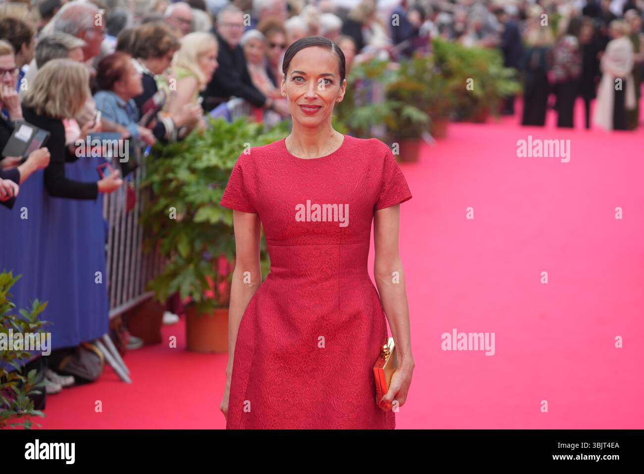 Cabourg, France. 14 juin 2025. Carmen Chaplin ˆ la c r monie de cl™ture tapis rouge du 39e ...