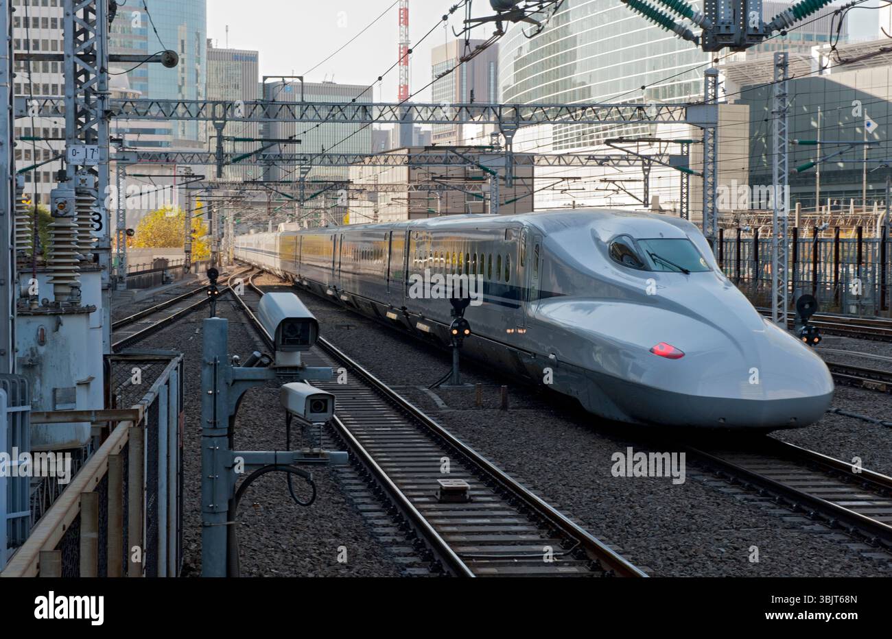 The Nozomi N700 Series JR super express shinkansen bullet train departing from Tokyo Station ...