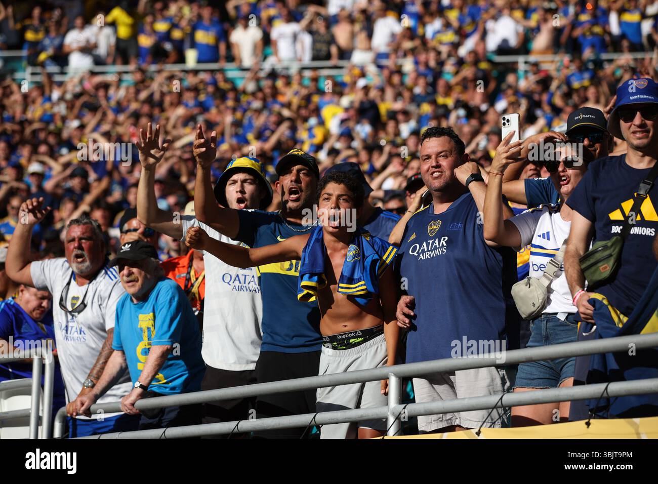 Boca juniors fans celebrate hi-res stock photography and images - Alamy