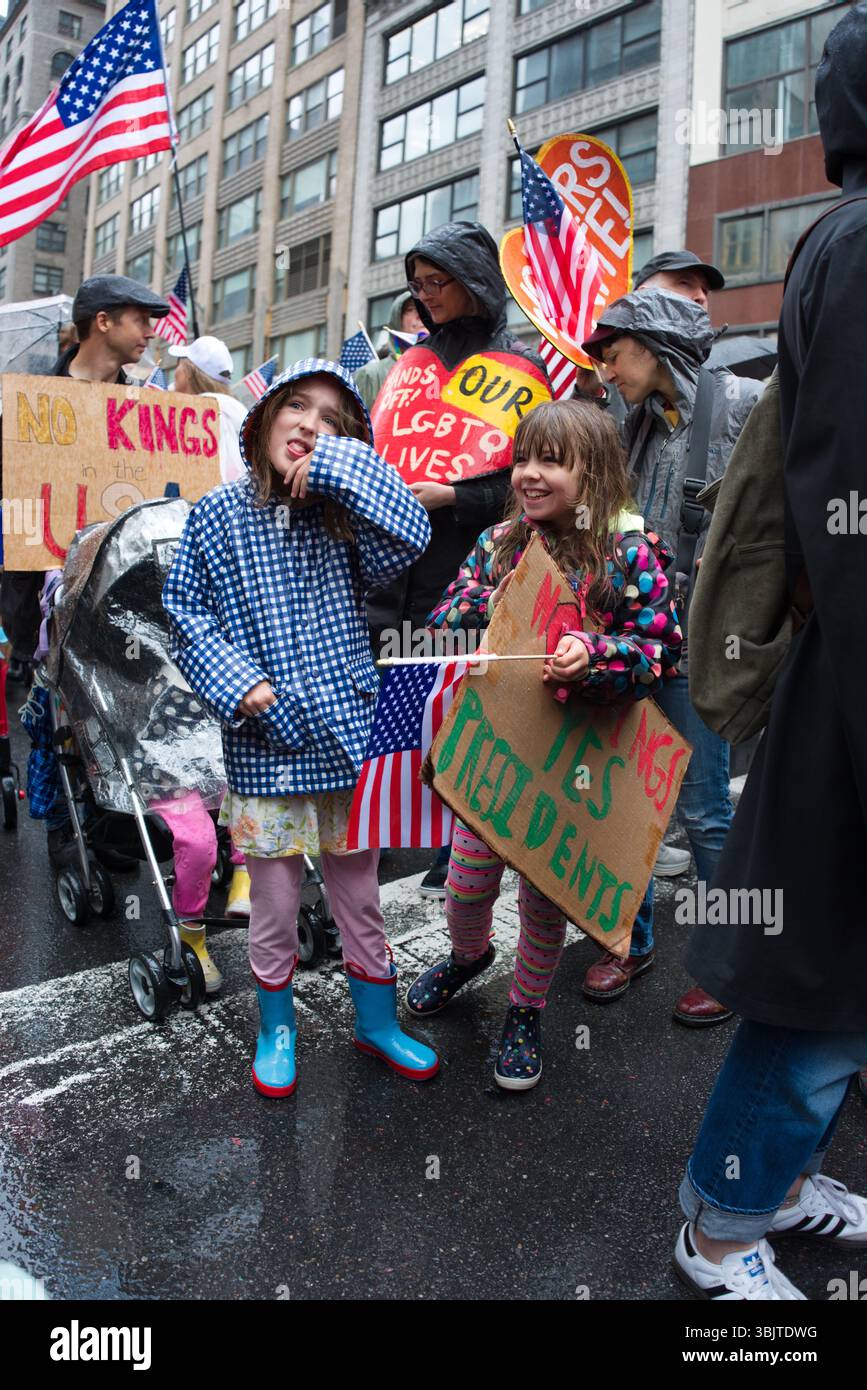 Children holding protest signs hi-res stock photography and images - Alamy