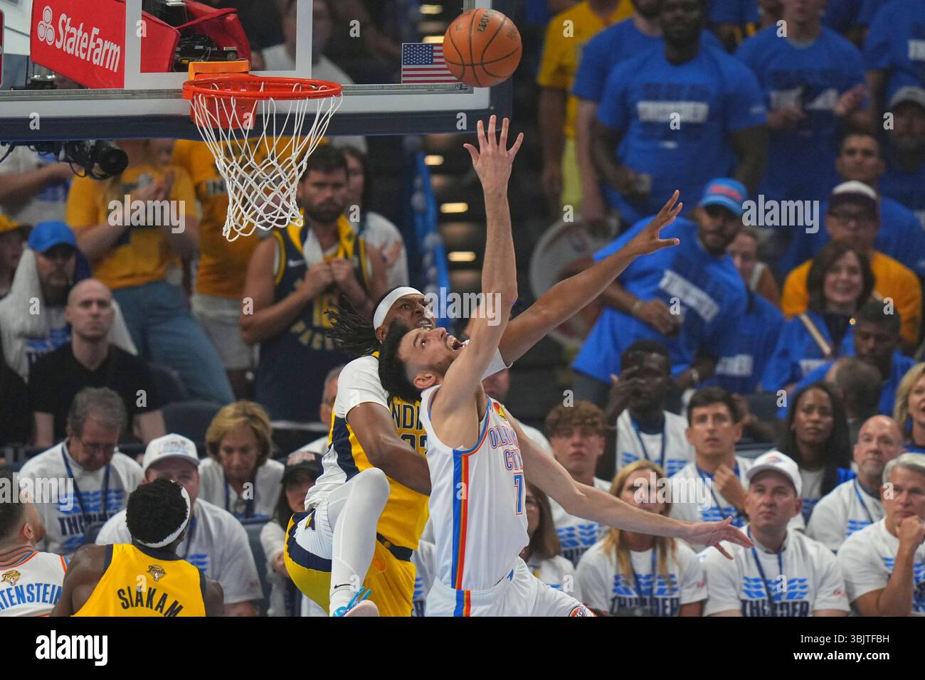 Oklahoma City Thunder forward Chet Holmgren (7) shoots over Indiana ...