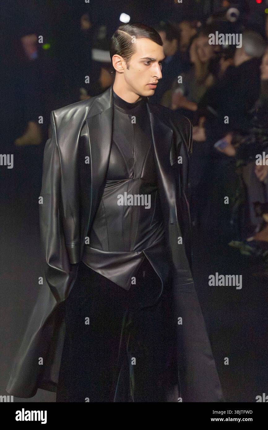 Mugler Fall 2024 Ready-to-Wear Runway Autumn-Winter 2024 fashion show ...