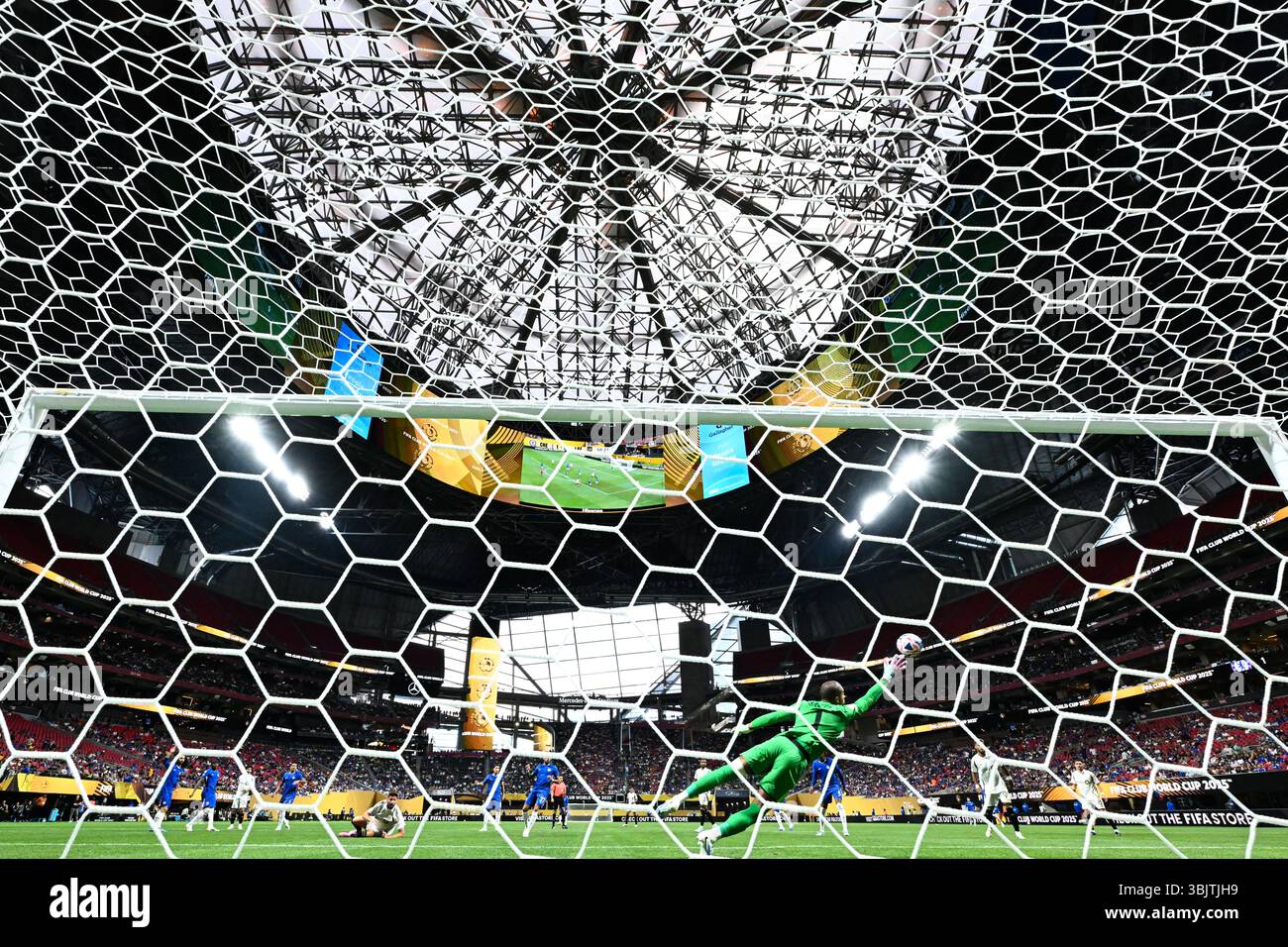 Atlanta, USA. 16th June, 2025. Robert Sanchez (front), goalkeeper of ...