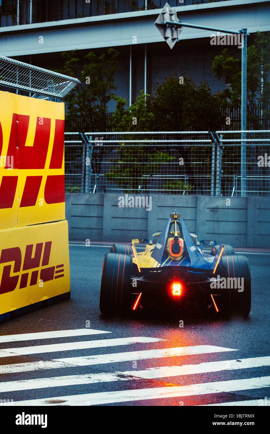 Lola Yamaha ABT driver Zane Maloney in action during Saturdays wet race ...