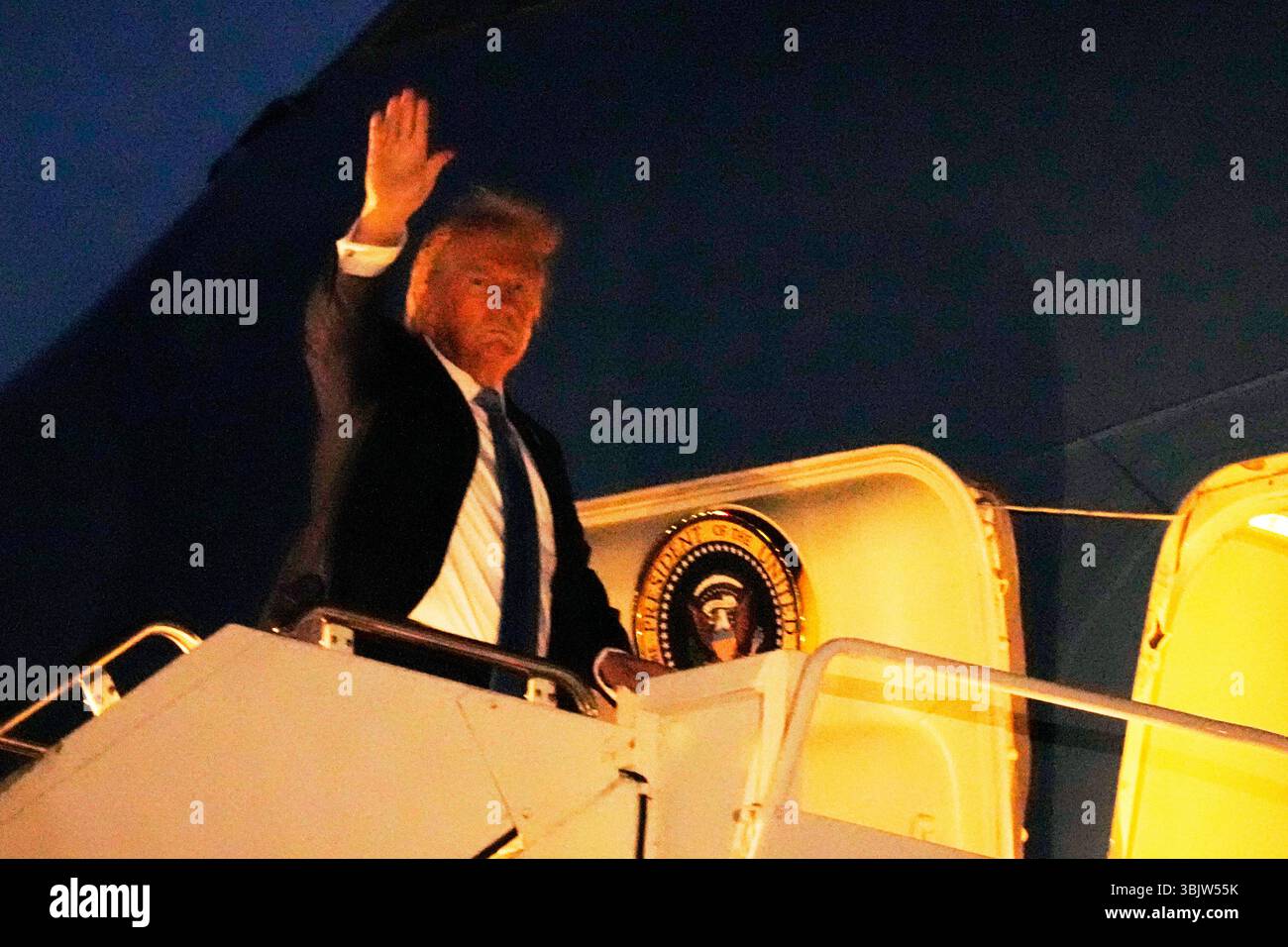 President Donald Trump boards Air Force One at Calgary International ...