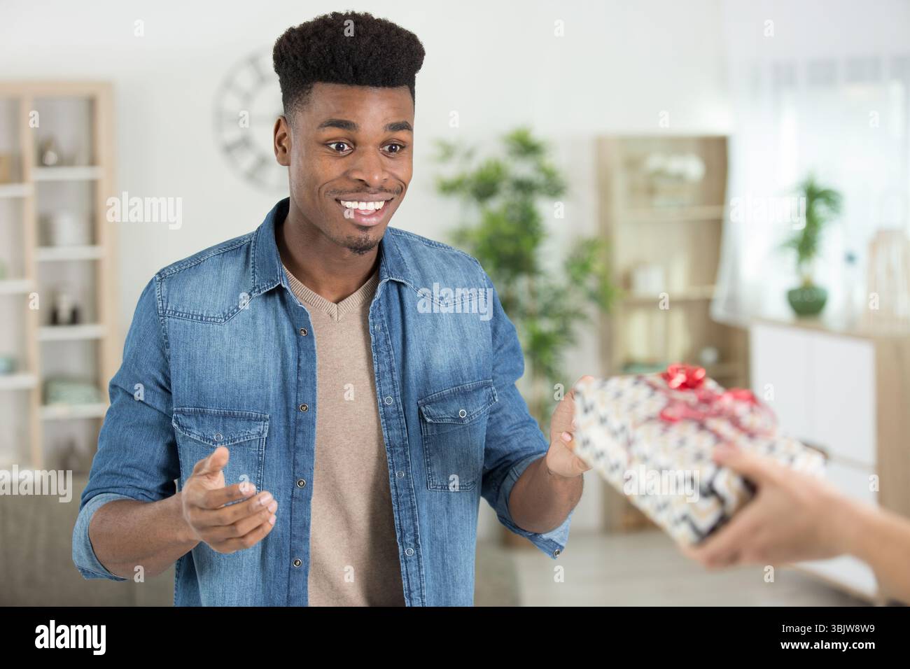Receive received receiving hi-res stock photography and images - Alamy
