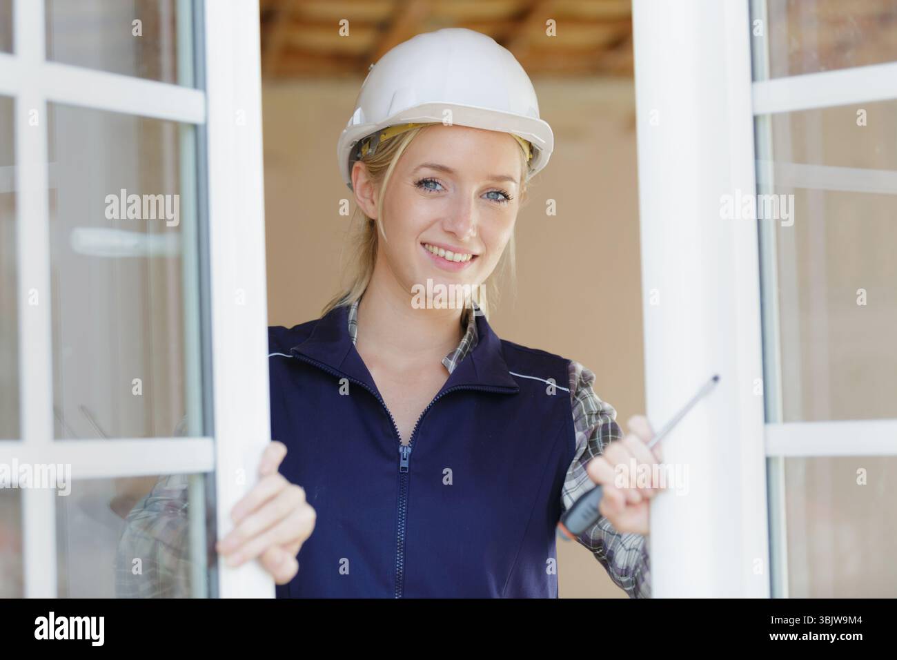 portrait of female window fitter Stock Photo - Alamy
