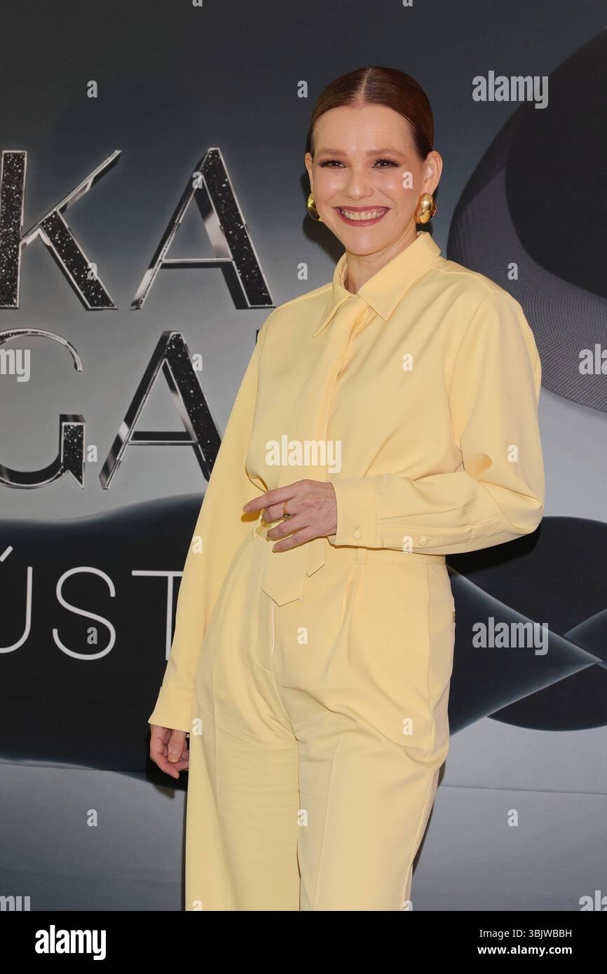Kika Edgar Acoustic Concert Press Conference Singer Kika Edgar poses ...