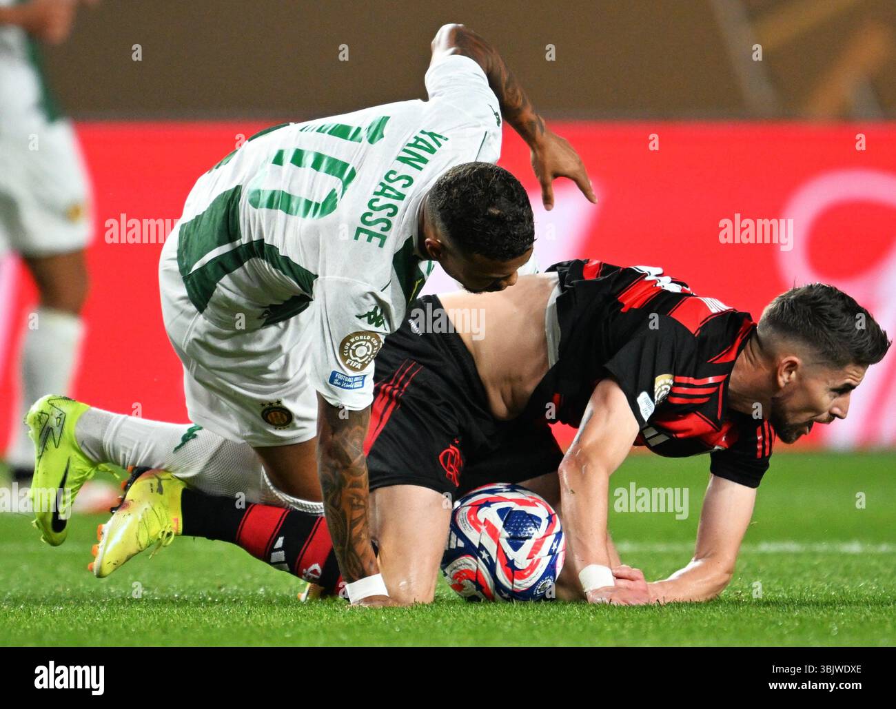 Philadelphia, USA. 16th June, 2025. Yan Sasse (L) of Esperance de ...