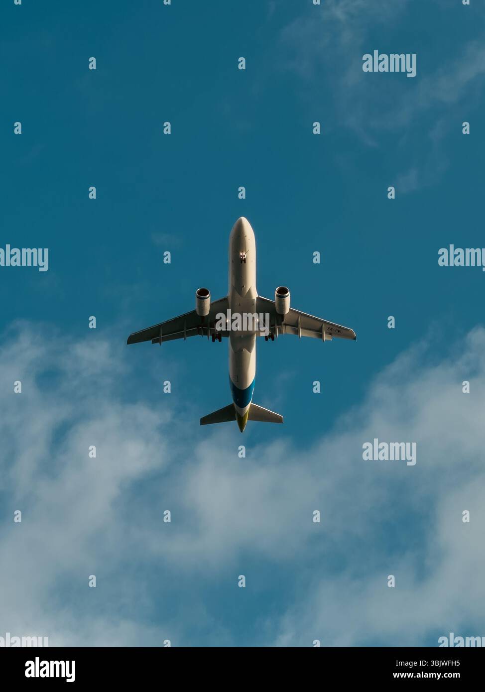 Worms eye view captures hi-res stock photography and images - Alamy