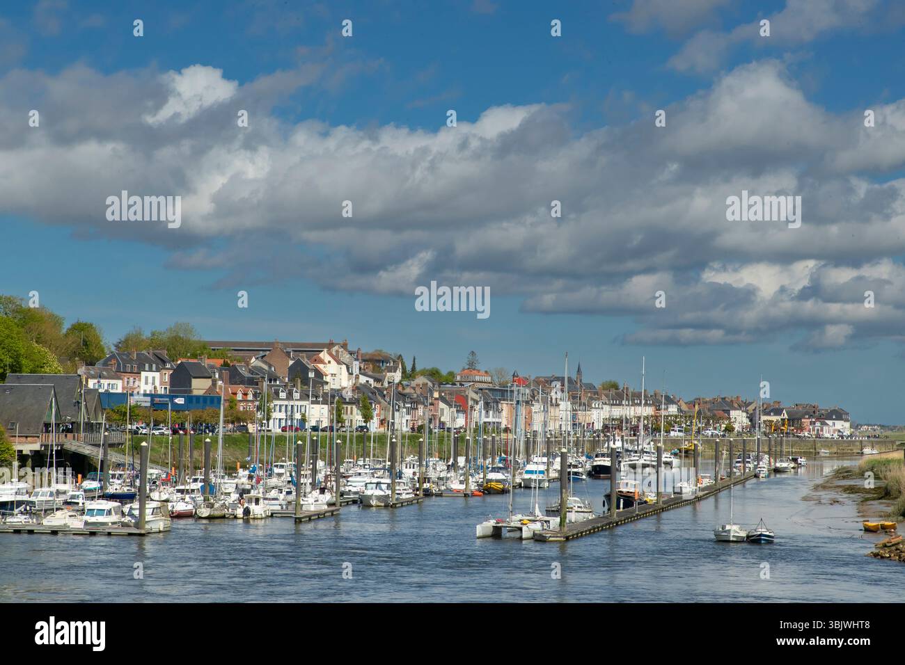 Saint-Valery-sur-Somme (northern France): view of the marina with ...