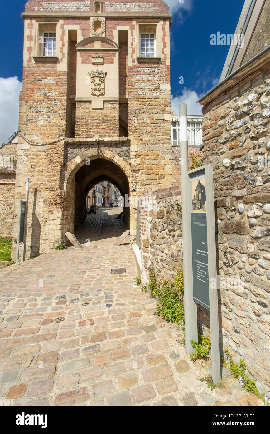 Saint-Valery-sur-Somme (northern France): stroll through the medieval ...