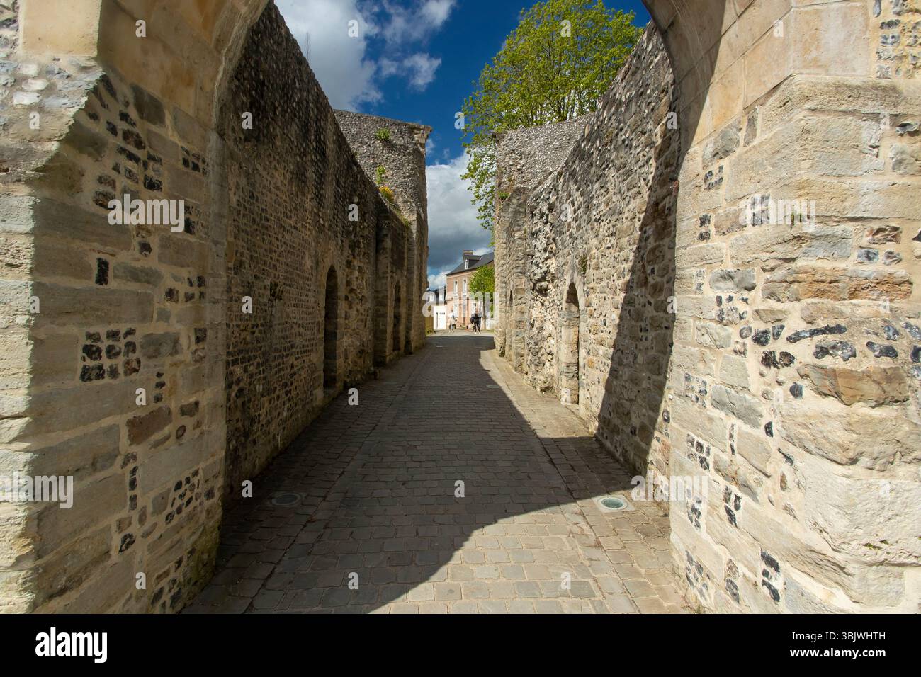 Saint-Valery-sur-Somme (northern France): stroll through the medieval ...