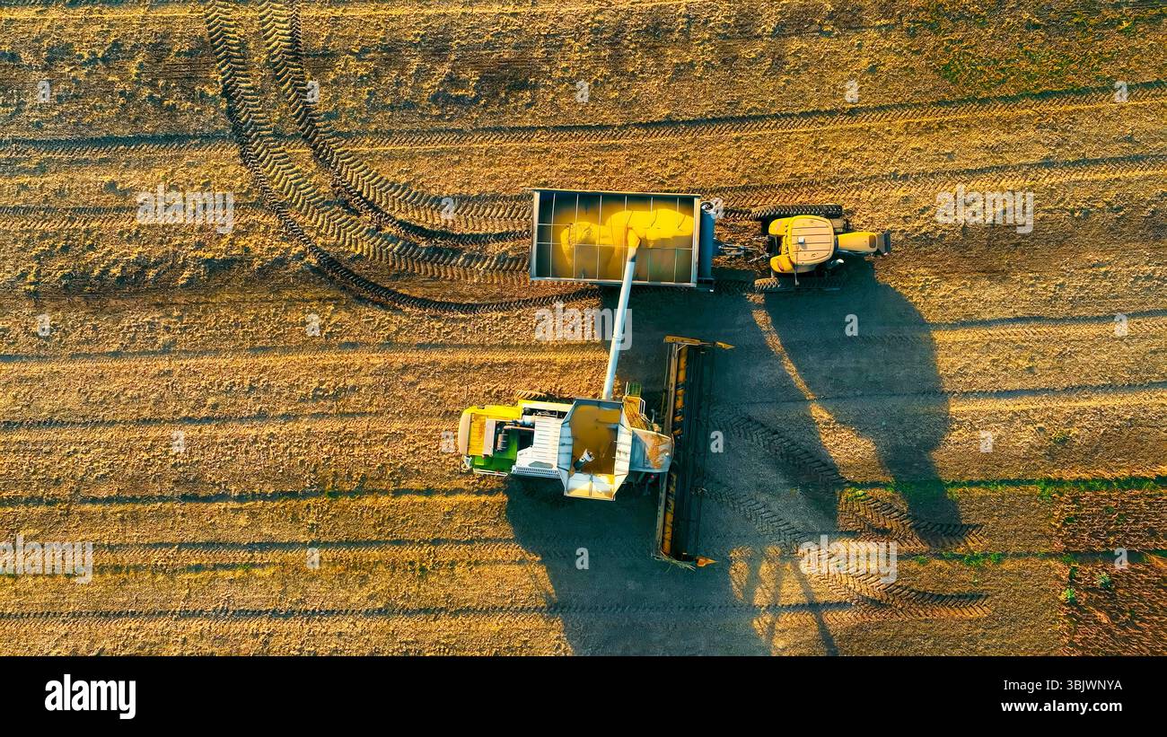Vast farming field equipment top hi-res stock photography and images ...