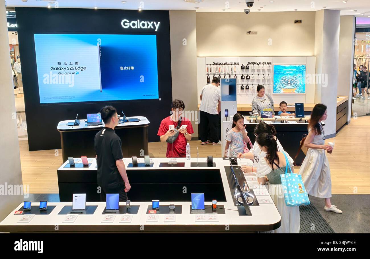 SHANGHAI, CHINA - JUNE 15, 2025 - Consumers are choosing electronic ...