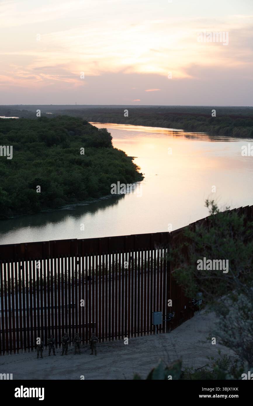 U.S. Soldiers, assigned to 1st Platoon, 808 Engineer Company, 109th ...