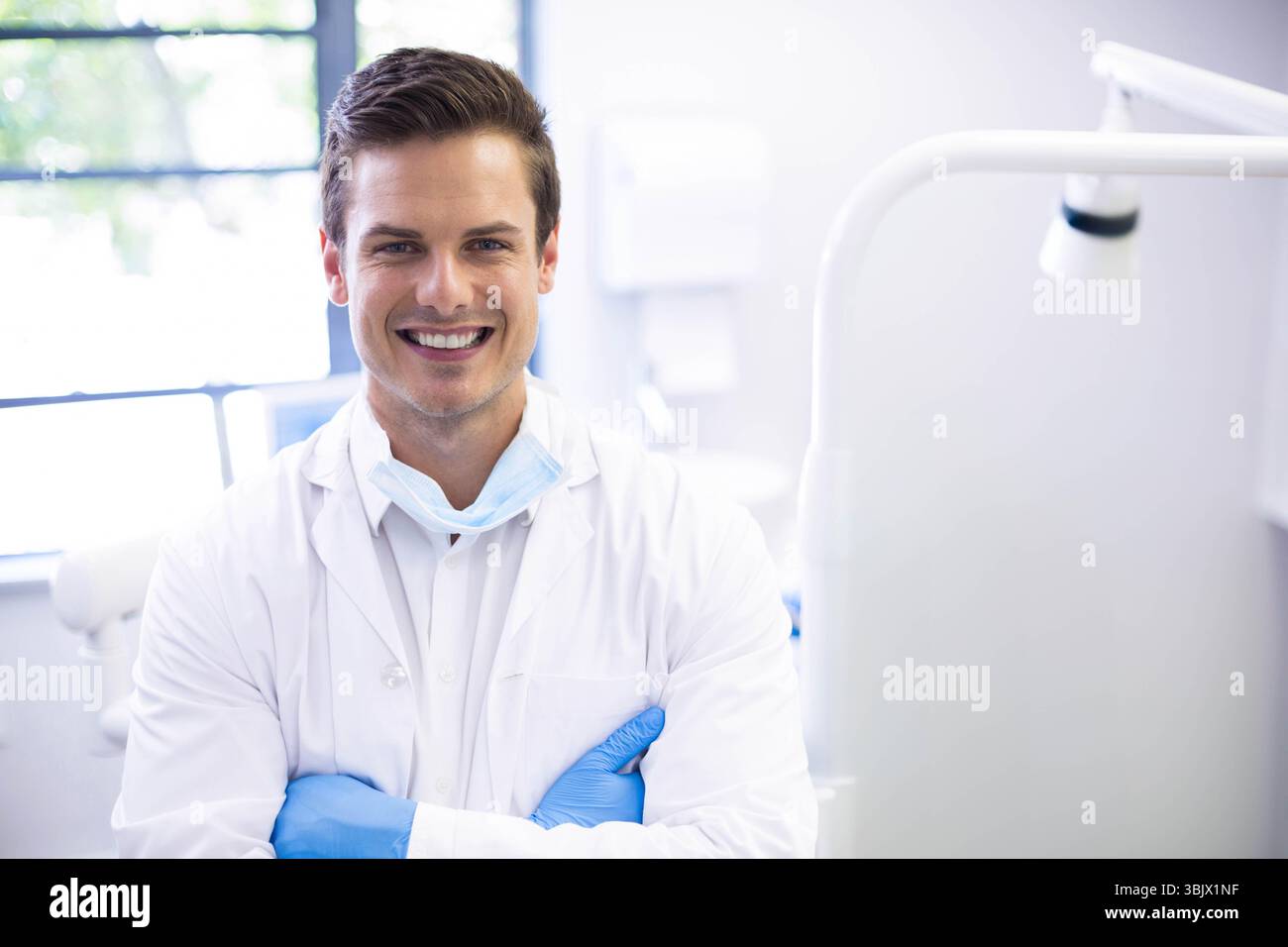 Dental light arm hi-res stock photography and images - Alamy