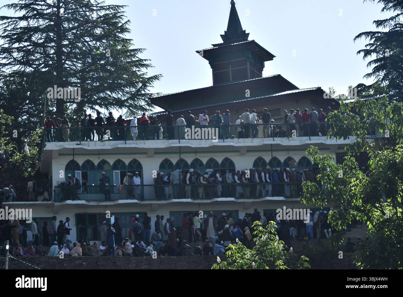 Thousands of Muslim devotees thronged the shrine to observe the death ...