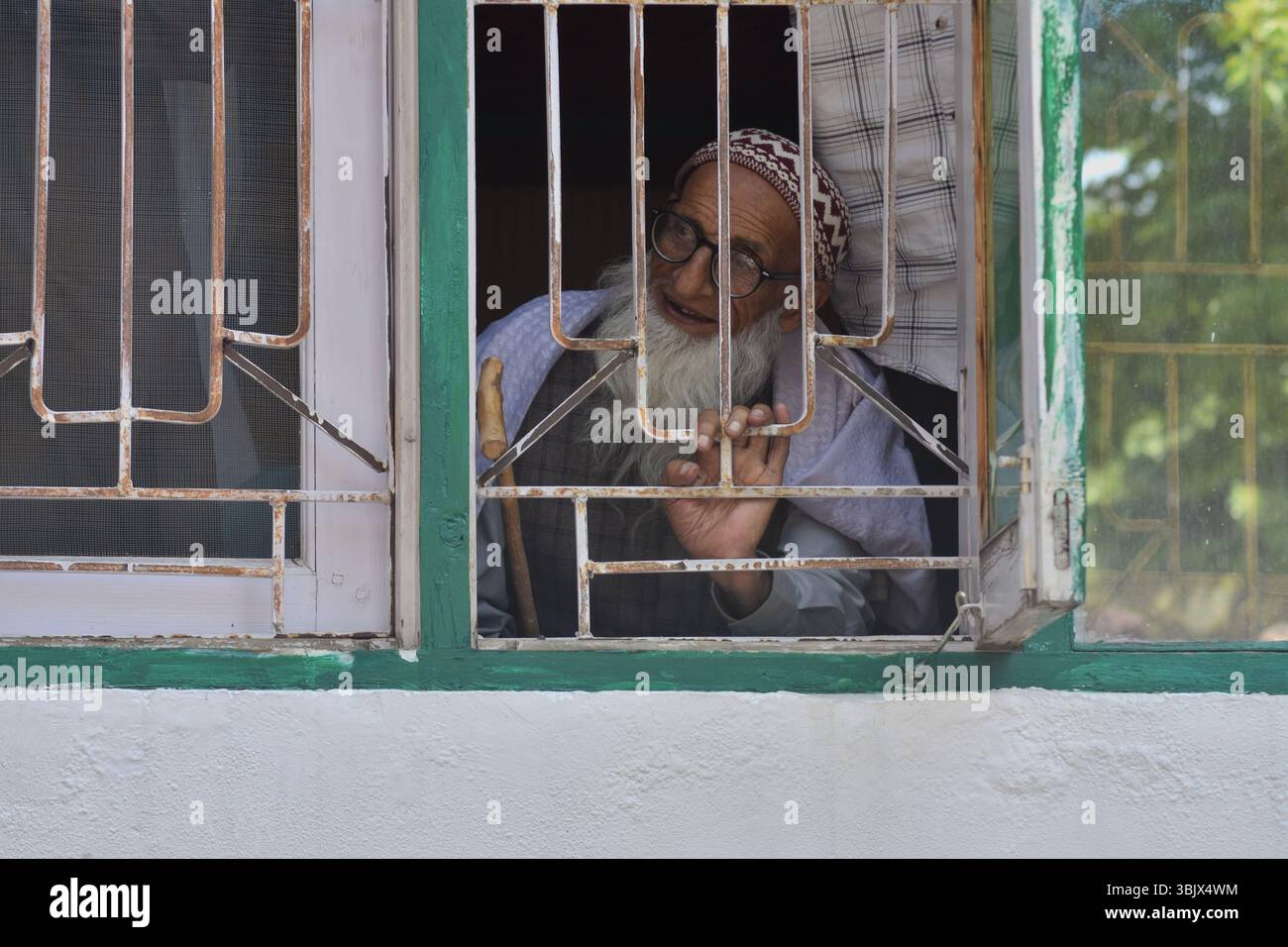 Thousands of Muslim devotees thronged the shrine to observe the death ...