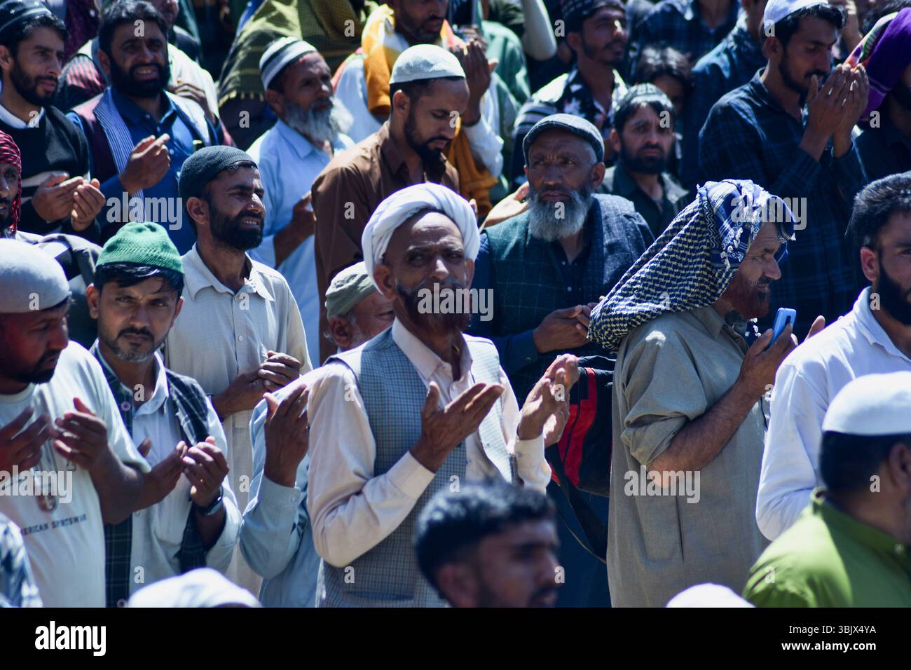 Thousands of Muslim devotees thronged the shrine to observe the death ...