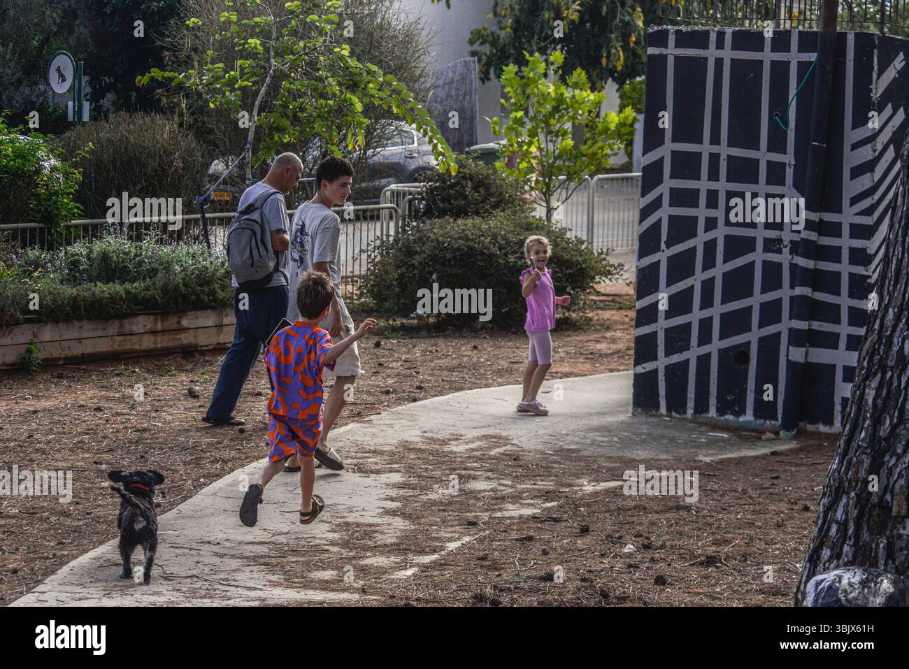 Israel. 17th June, 2025. Israeli families enter public shelters during ...