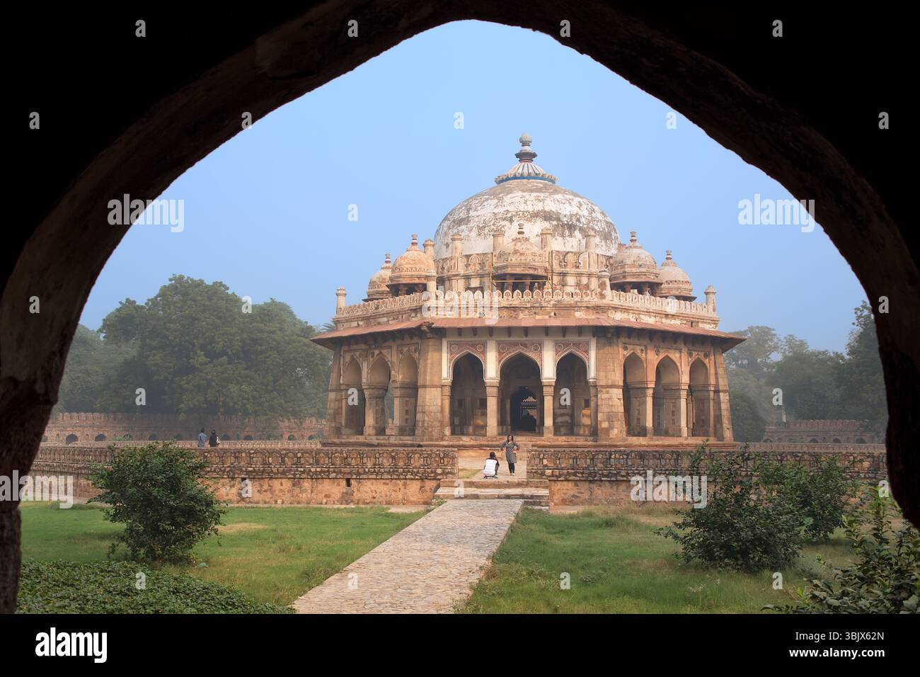 Isa Khan Niyazi tomb seen through arch, Humayun's Tomb complex, Delhi ...