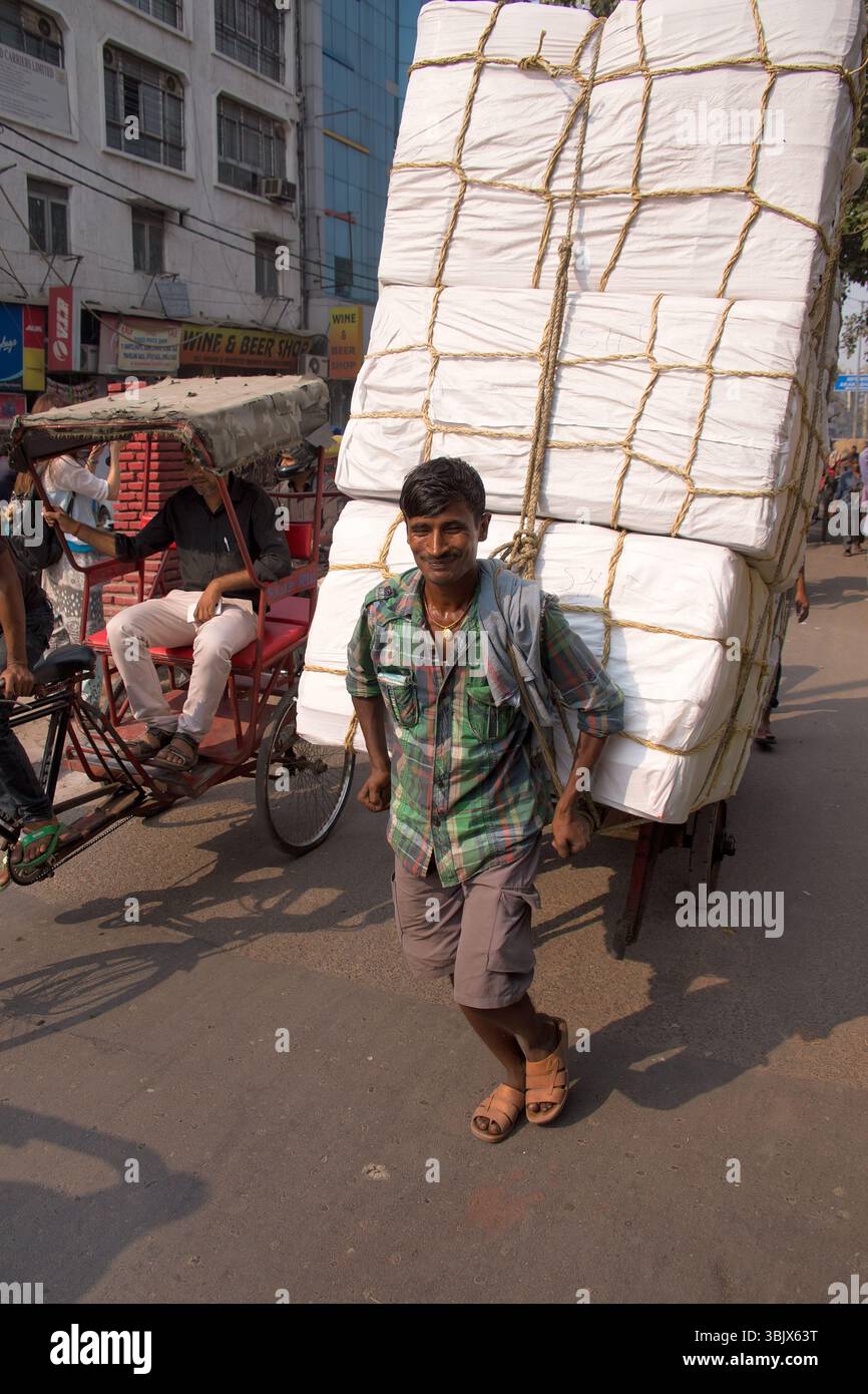 Man pulling cart hi-res stock photography and images - Alamy