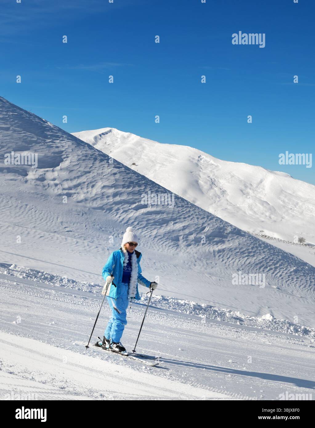 Girl skier on hill hi-res stock photography and images - Alamy