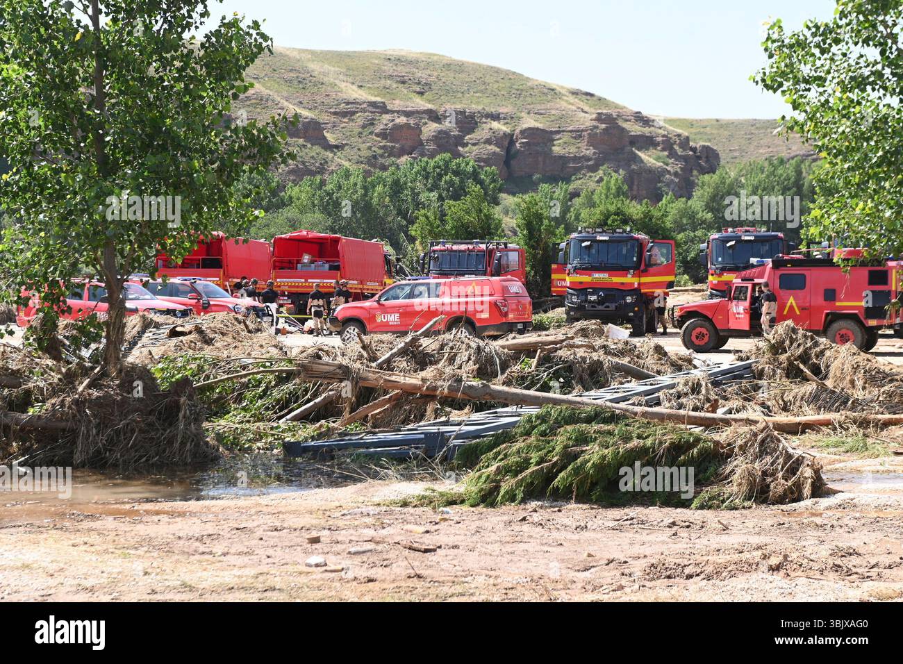 Members of the Military Emergency Unit (UME) carry out cleaning and ...