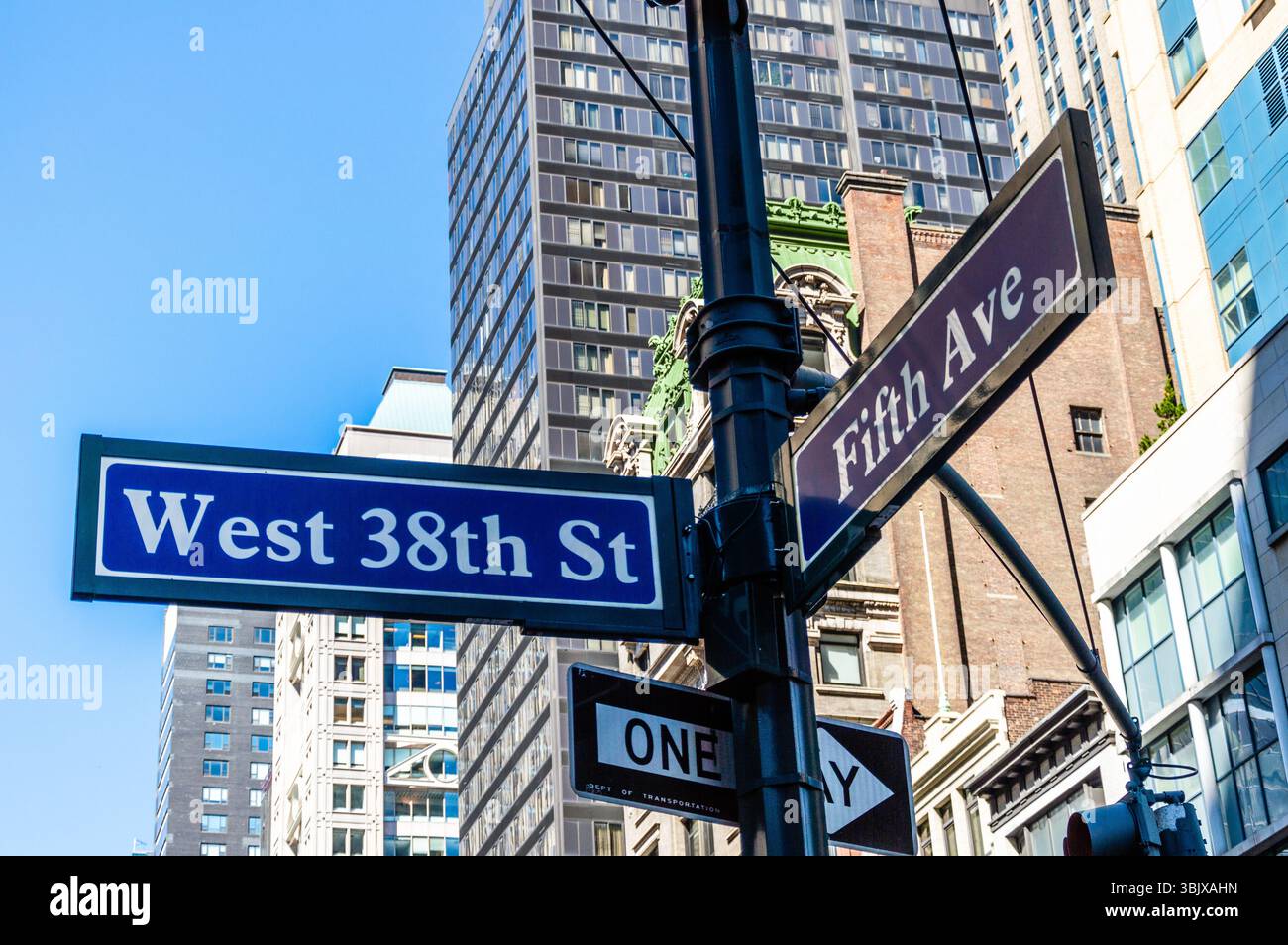 Low angle city street hi-res stock photography and images - Alamy