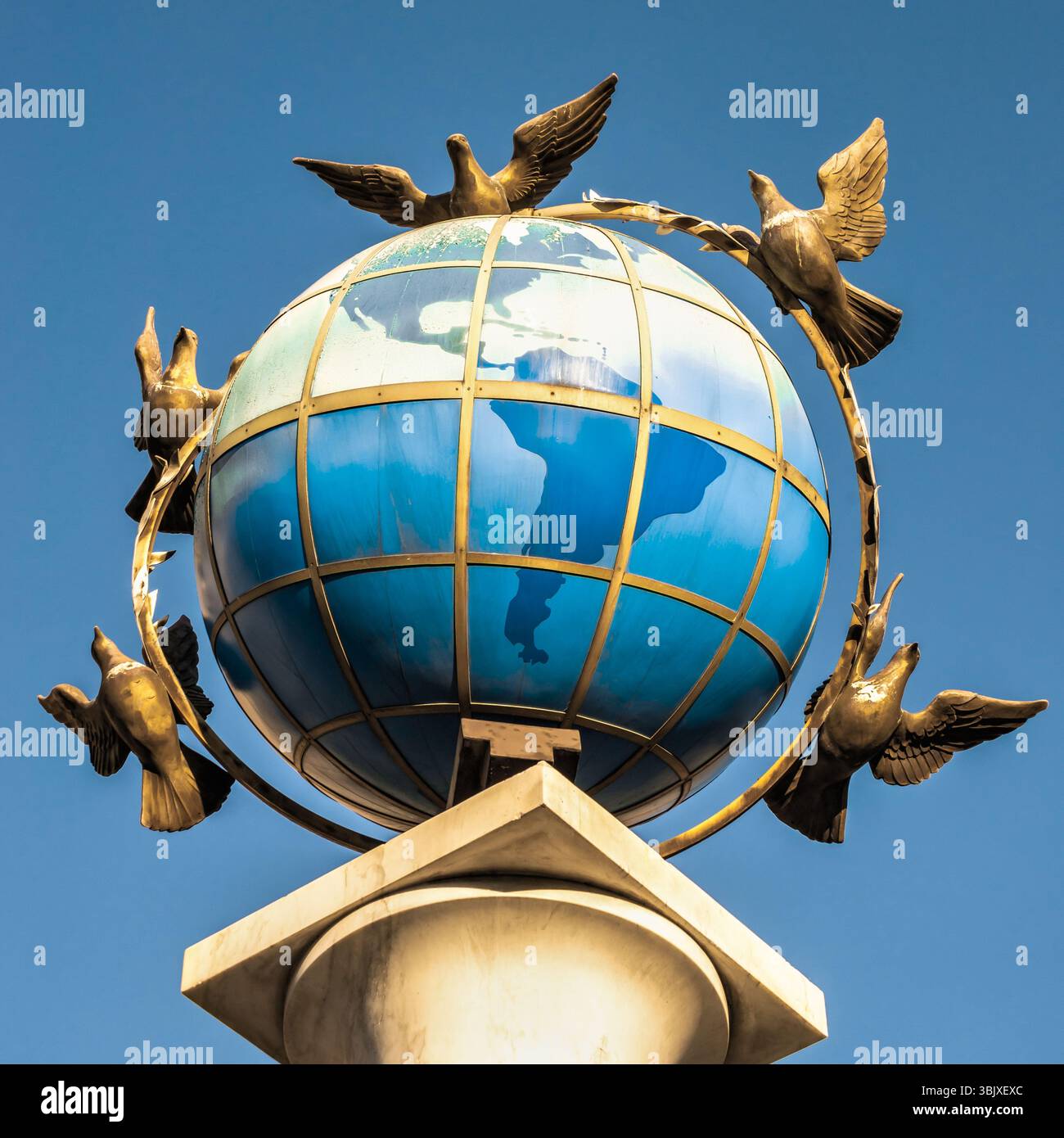 Zero kilometer sign in Kyiv, Ukraine Stock Photo - Alamy