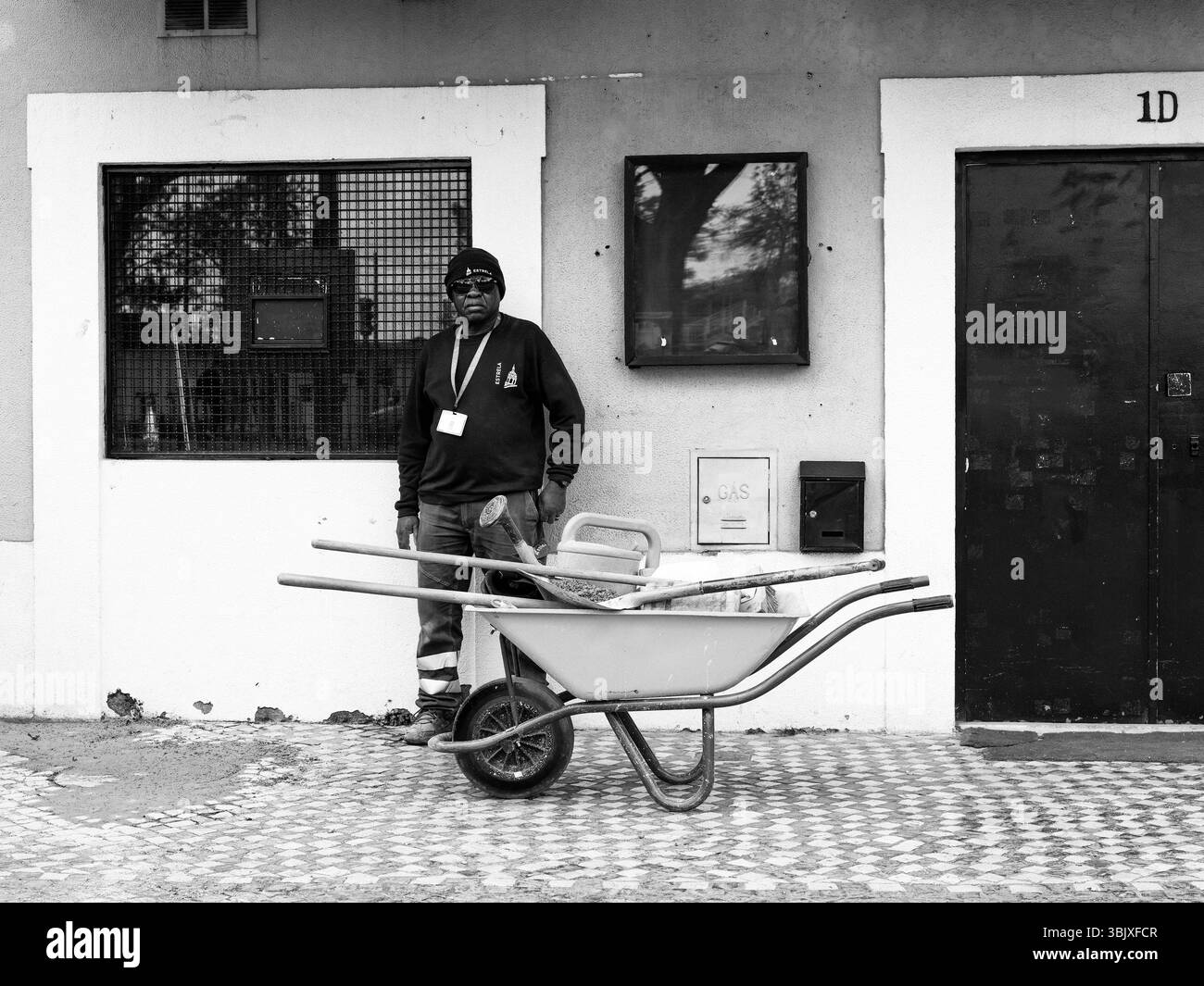 A street worker during his lunch break Stock Photo - Alamy