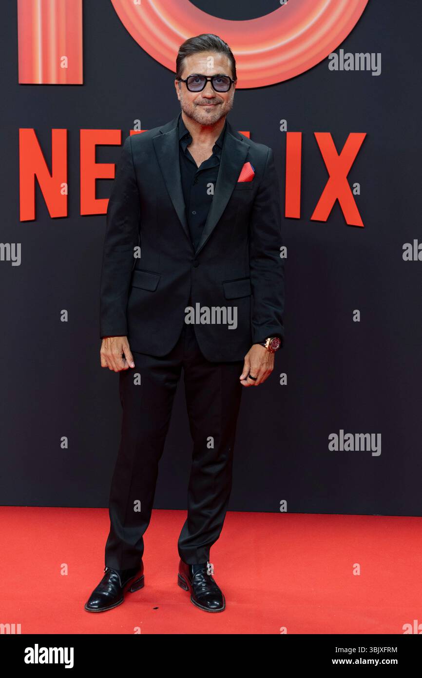 Enrique Arce attended 'the red carpet for the 10th Anniversary of ...