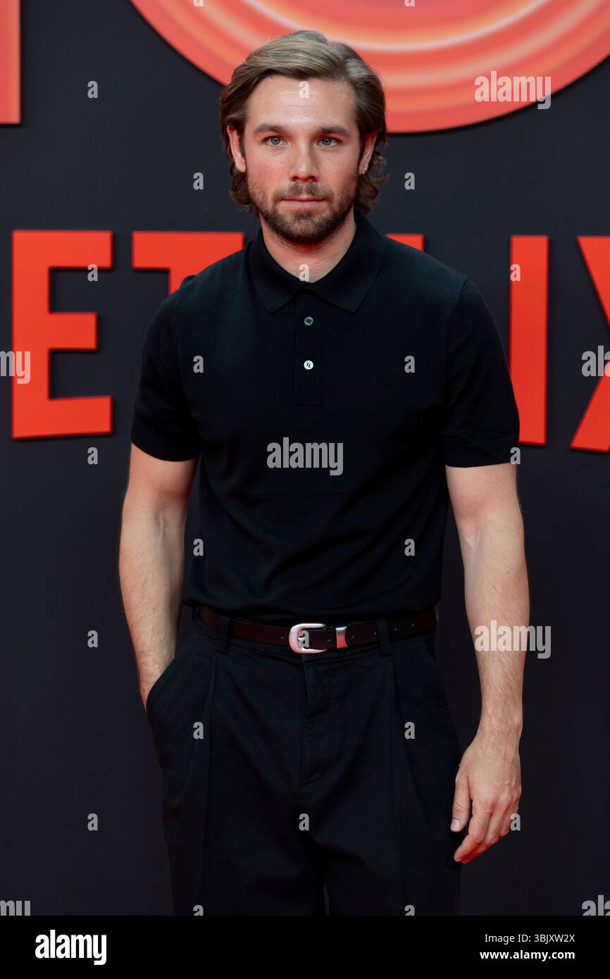 Carlos Cuevas attended 'the red carpet for the 10th Anniversary of ...