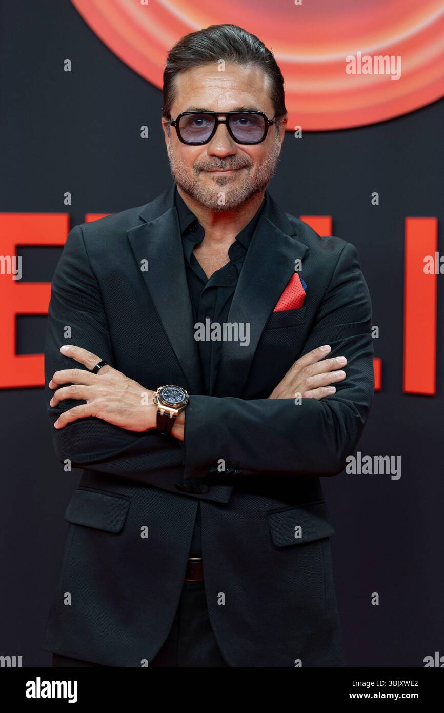 Enrique Arce attended 'the red carpet for the 10th Anniversary of ...
