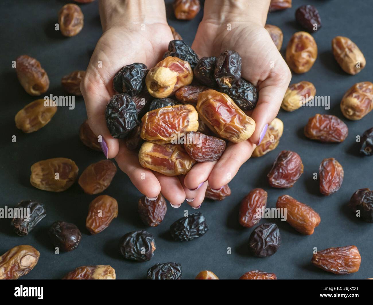 Muslim woman eating dates fruit hi-res stock photography and images - Alamy