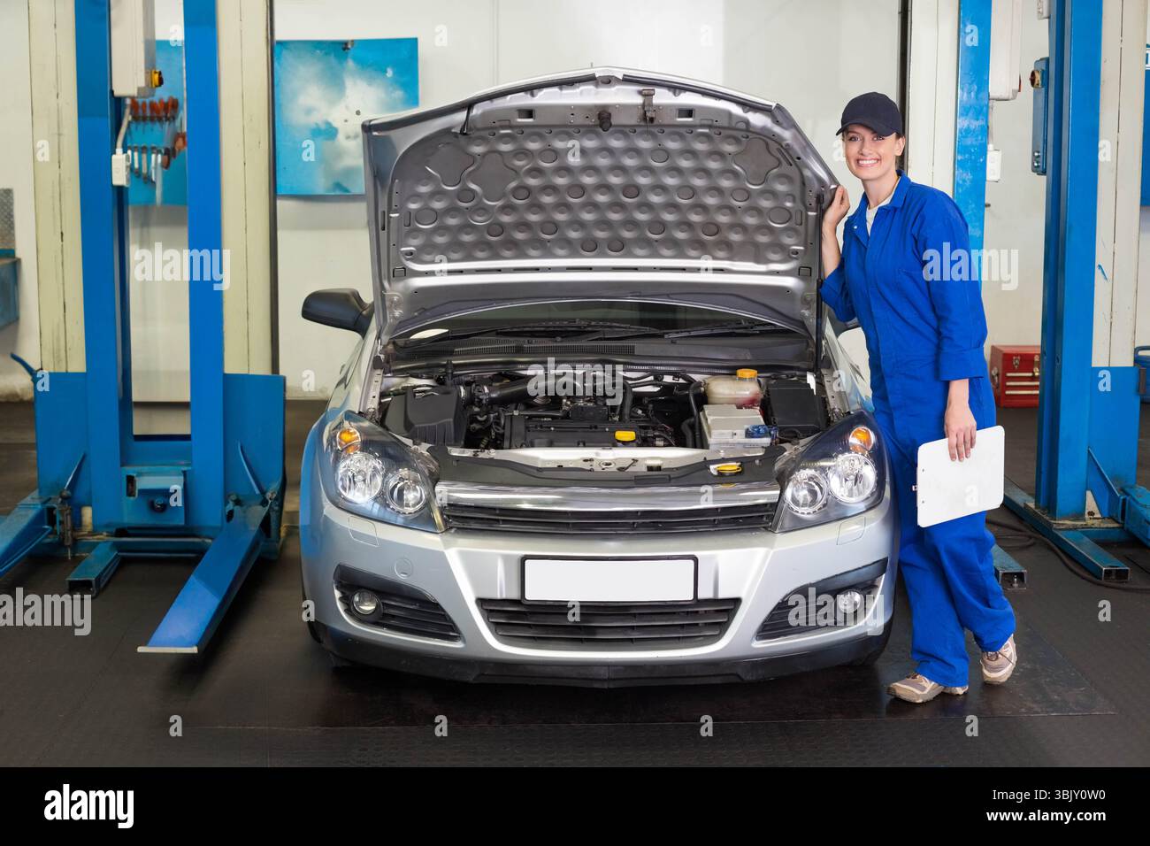 Inspecting mechanic leaning open hi-res stock photography and images - Alamy