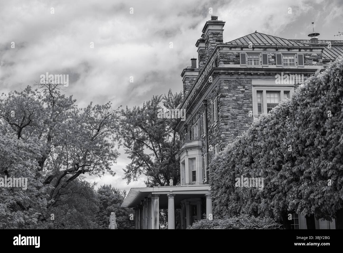 Black and white photo of Kykuit, Rockefeller Estate in Pocantico Hills ...