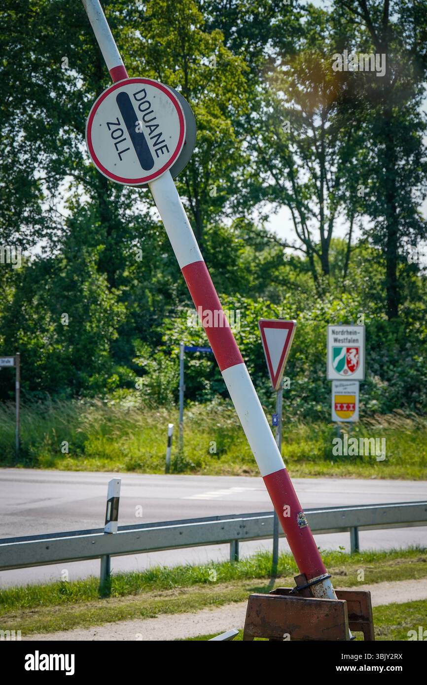 German checkpoint dutch hi-res stock photography and images - Alamy