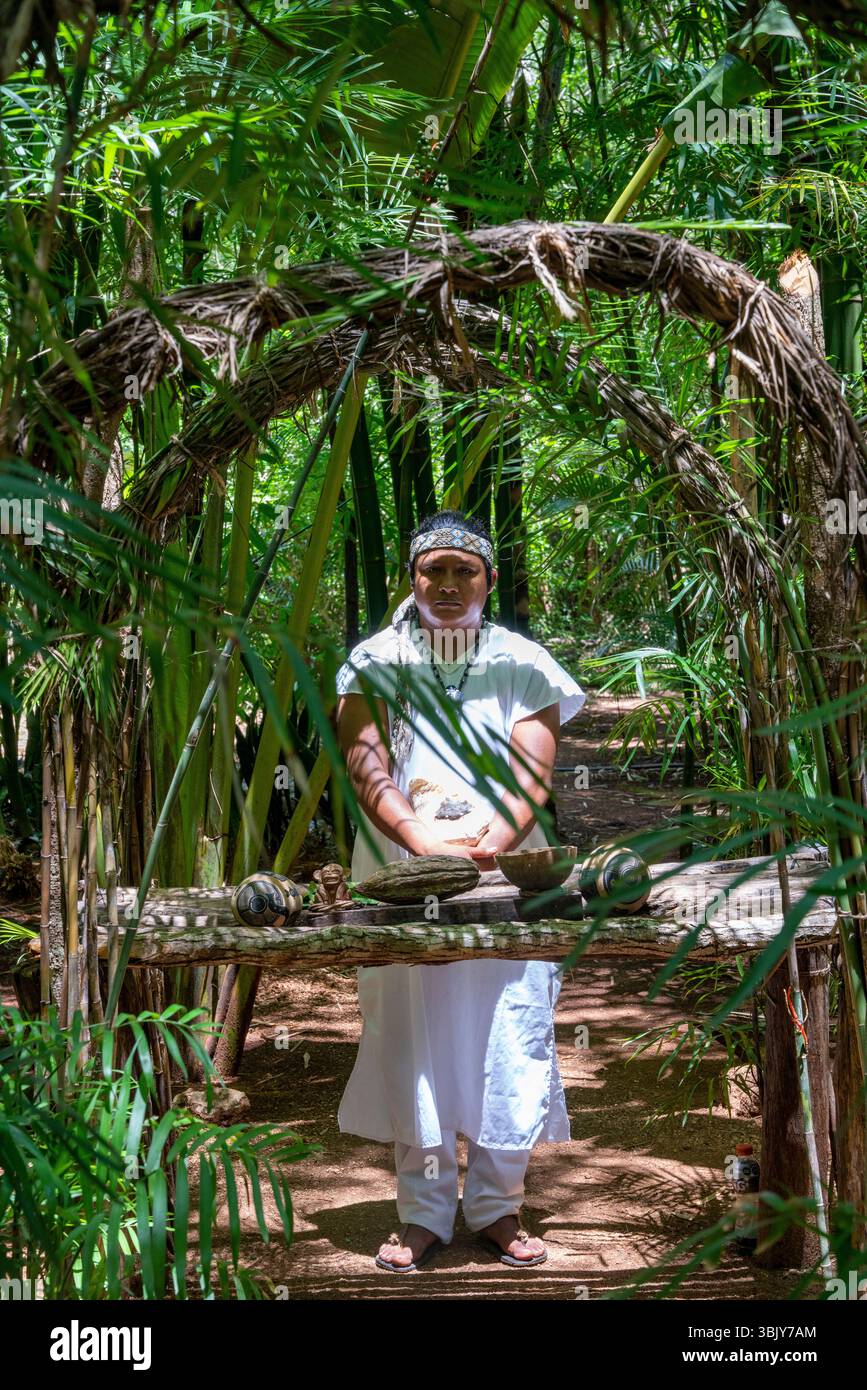 Mayan descendants hi-res stock photography and images - Alamy