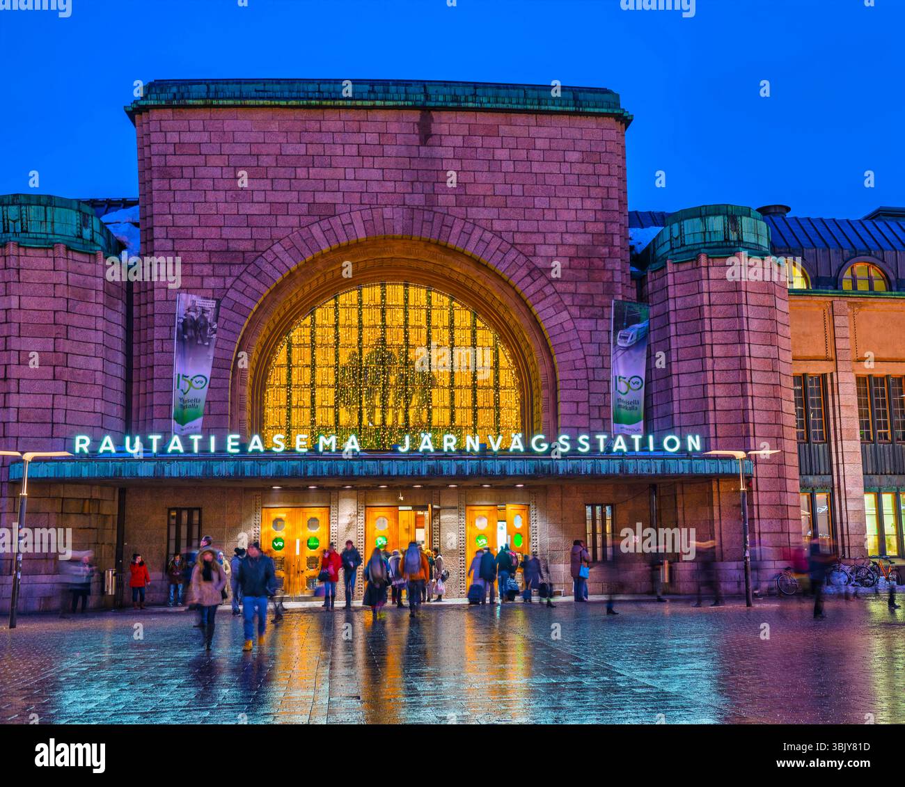 People waiting outside Helsinki railway station Stock Photo - Alamy