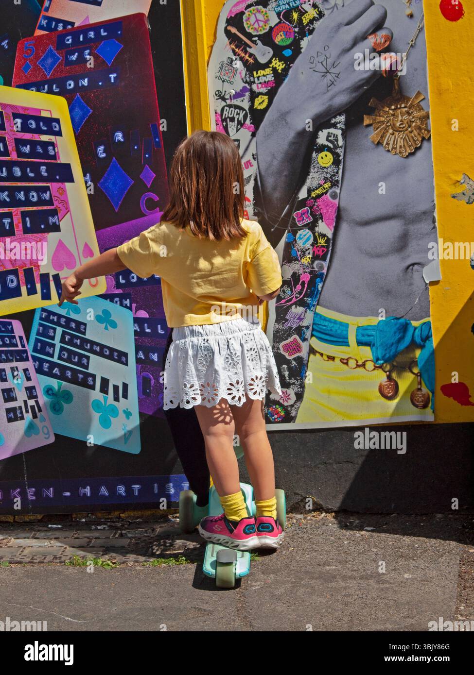 Mural street art being hi-res stock photography and images - Alamy